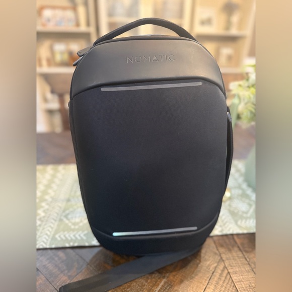 Nomatic | Bags | Nomatic Navigator Sling Backpack L | Poshmark